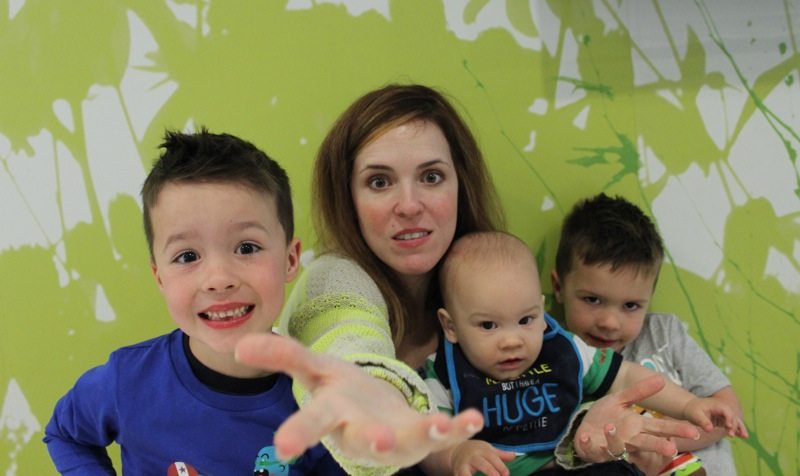 Momfession: The Family Outing - Rachel Hollis